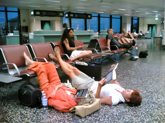 Terminal Laughs: 25 Hilarious Airport Moments Caught on Camera - PicLine