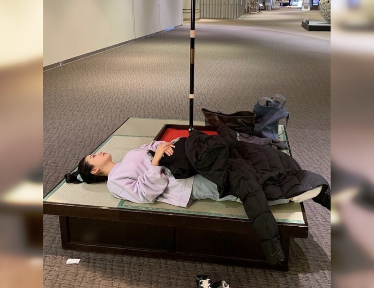 Terminal Laughs: 25 Hilarious Airport Moments Caught on Camera - PicLine