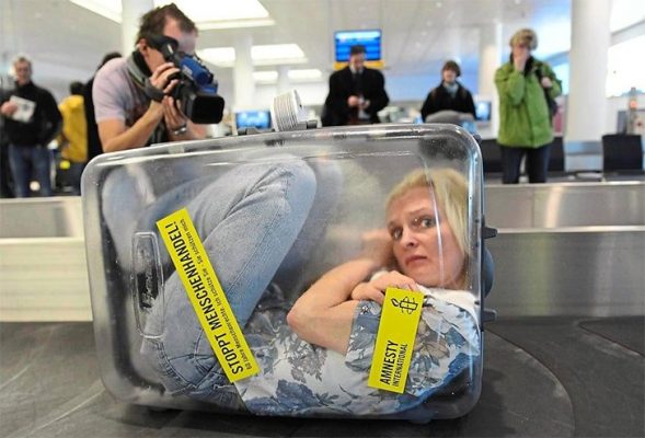 Terminal Laughs: 25 Hilarious Airport Moments Caught on Camera - PicLine